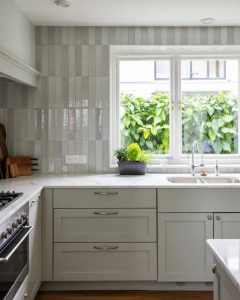 Kitchen Backsplash 78 Ideas 2025: Rustic & Bold Tile Designs for White ...
